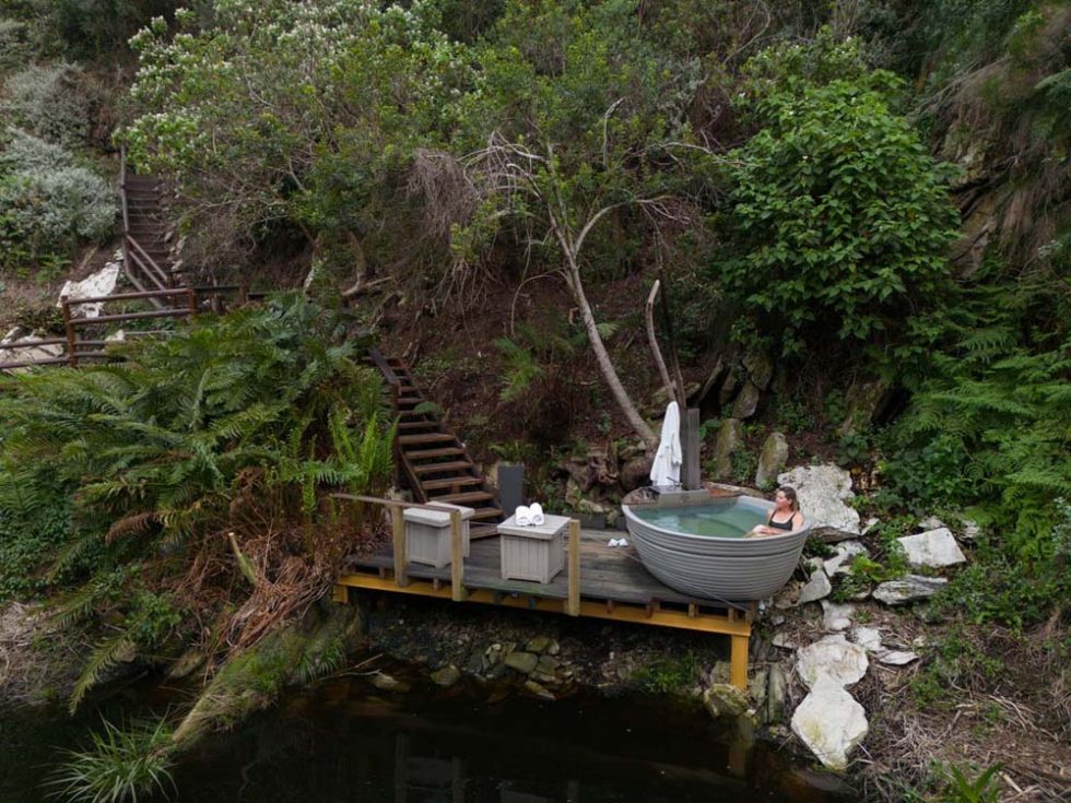 A clifftop setting overlooking the ocean - The Fernery Lodge & Spa