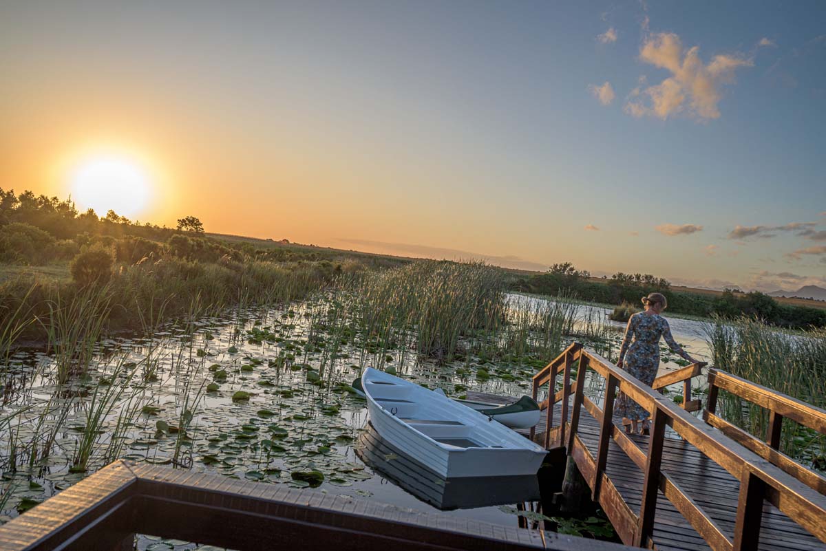 A clifftop setting overlooking the ocean - The Fernery Lodge & Spa