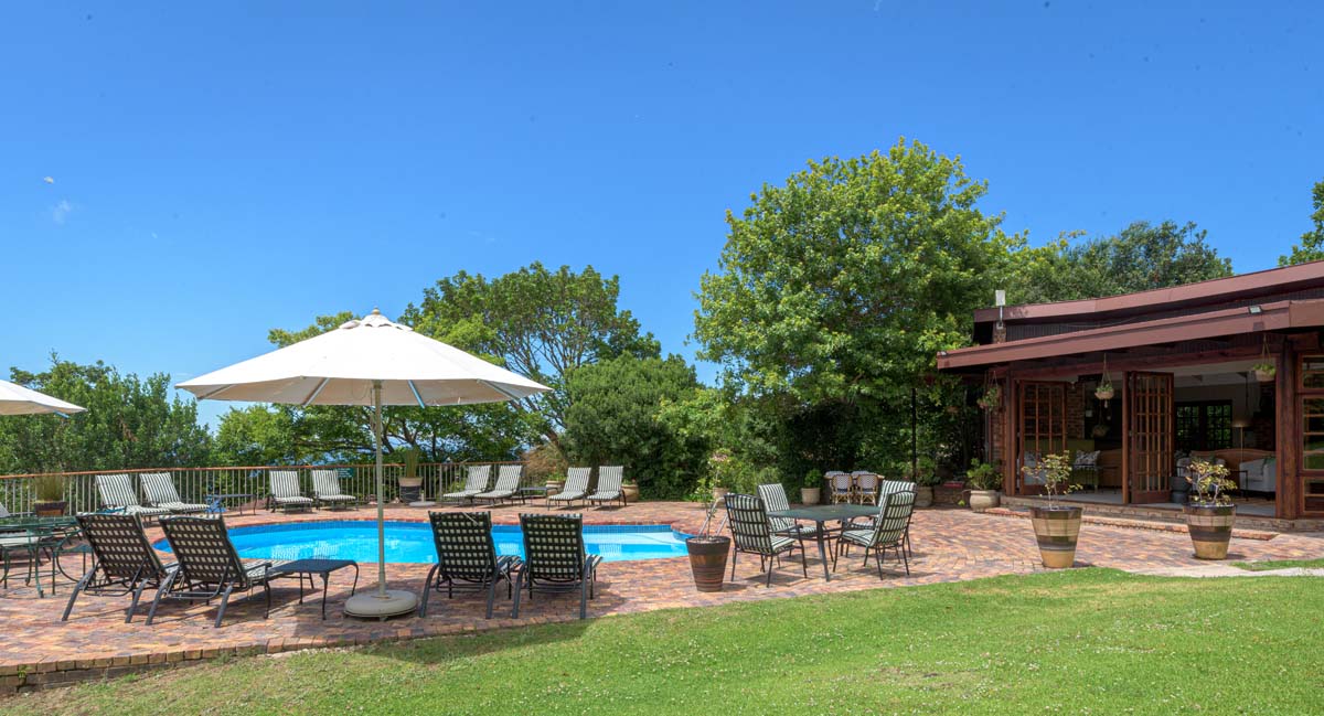 A clifftop setting overlooking the ocean - The Fernery Lodge & Spa